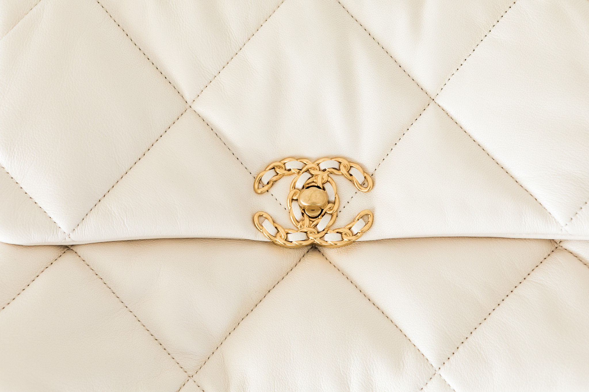 Handbag Review: Medium Chanel 19 | The Teacher Diva: a Dallas Fashion ...